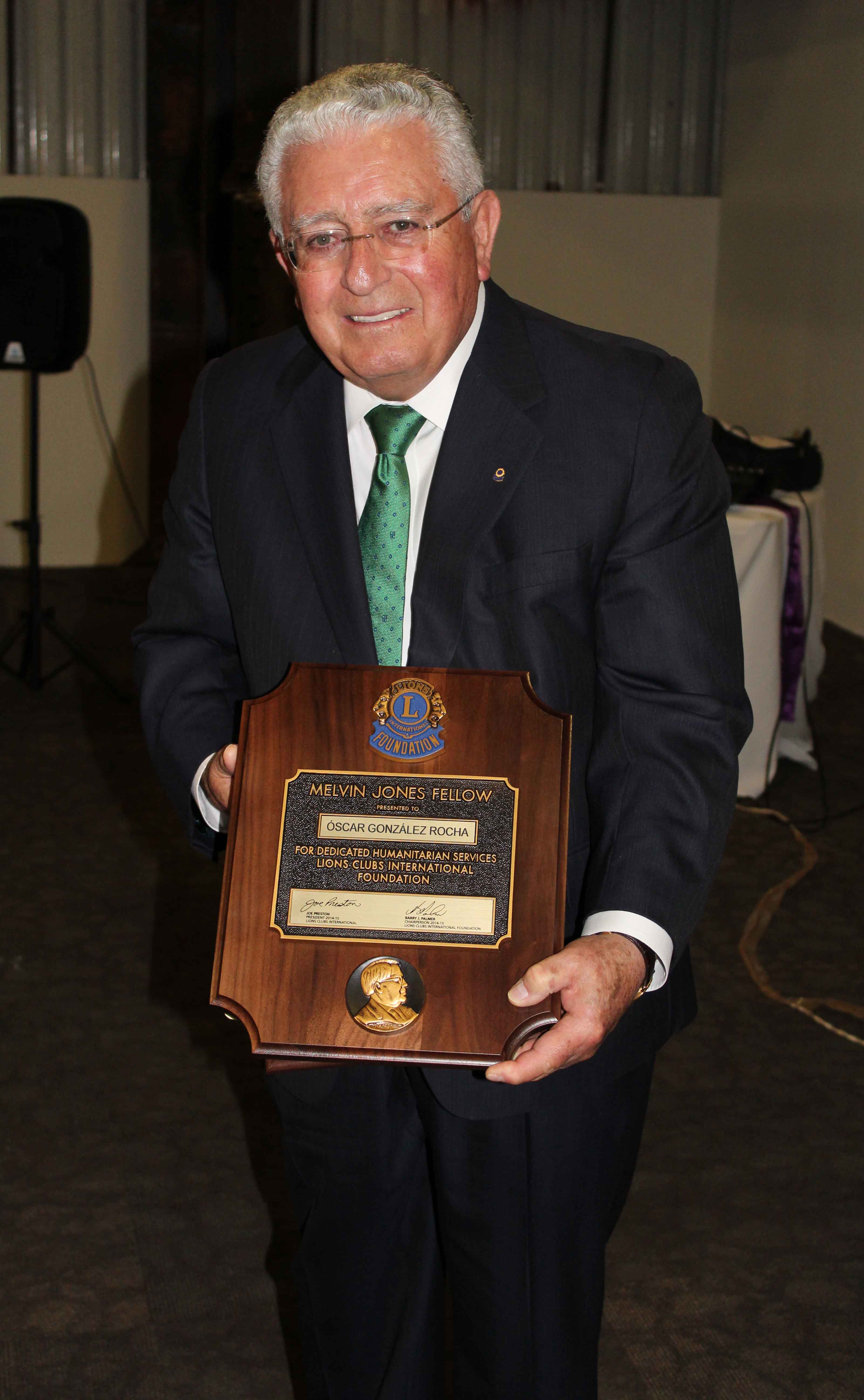 El Ing. Oscar González Rocha recibe reconocimiento por su labor ...