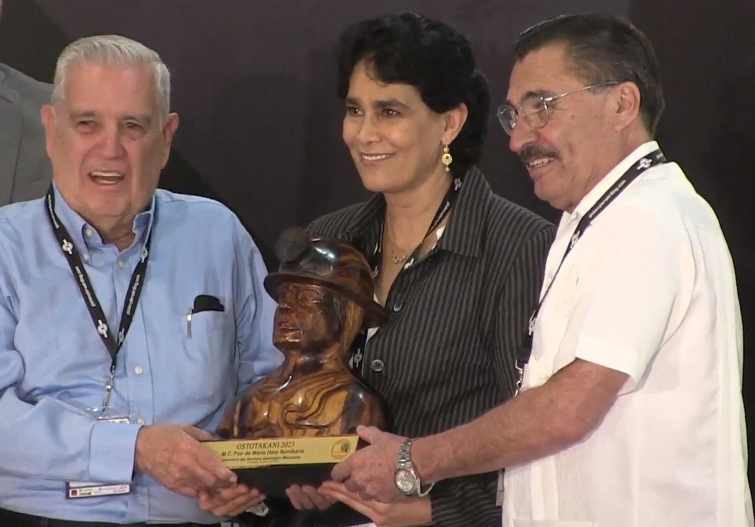 Reconocen a Flor de María Harp con premio Premio Ostotakani | Outletminero