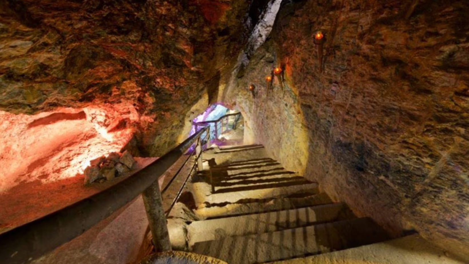 Únete a explorar la mina prehispánica del pueblo mágico de Taxco ...