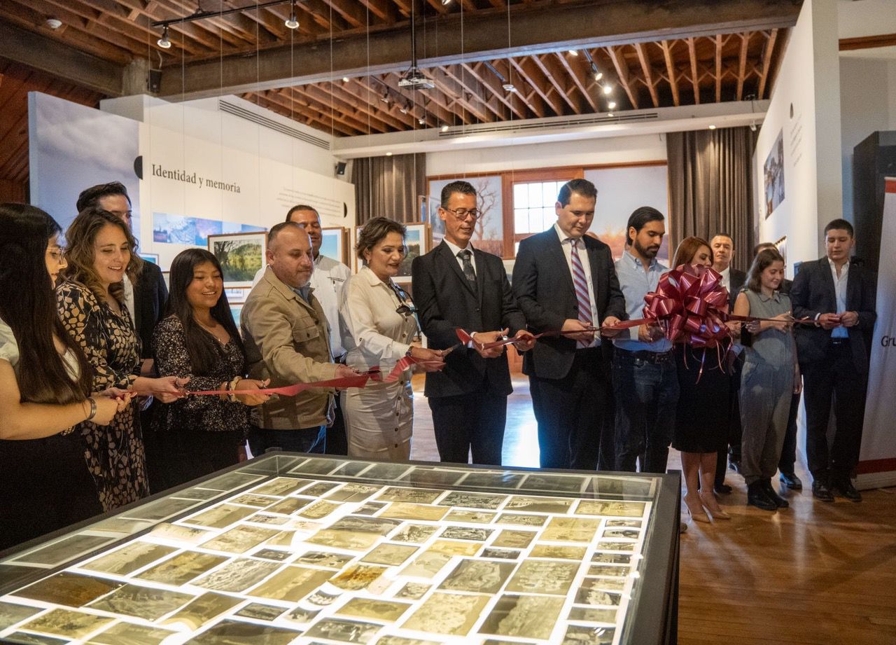 Explorando la Identidad y la Memoria a Través de la Lente: Inaugurada Exposición en Casa Grande ...