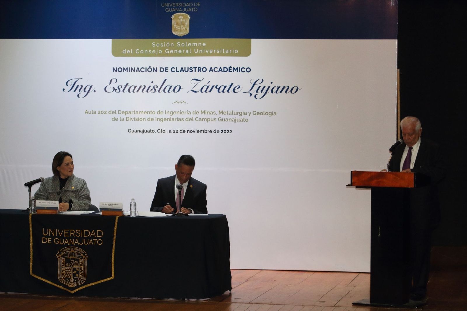 Develación de placa del Claustro Académico Ing. Estanislao Zárate Lujano | Outletminero